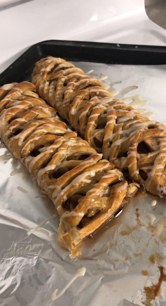 Puff pastry apple braid - 9GAG