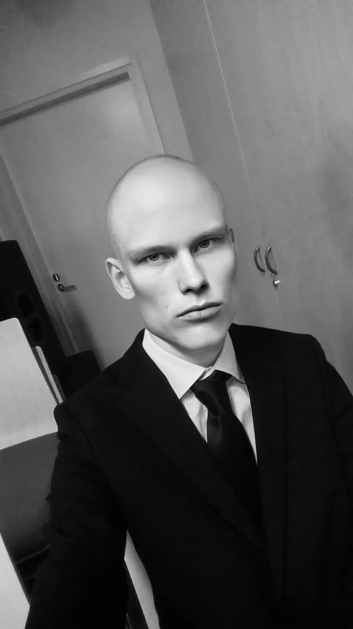 Agent 47 cosplay - 9GAG