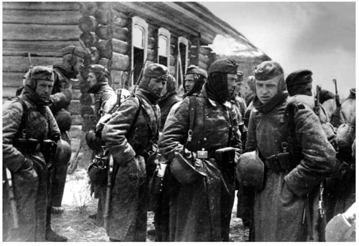 The army of the "Center" group on the outskirts of Moscow continues to ...