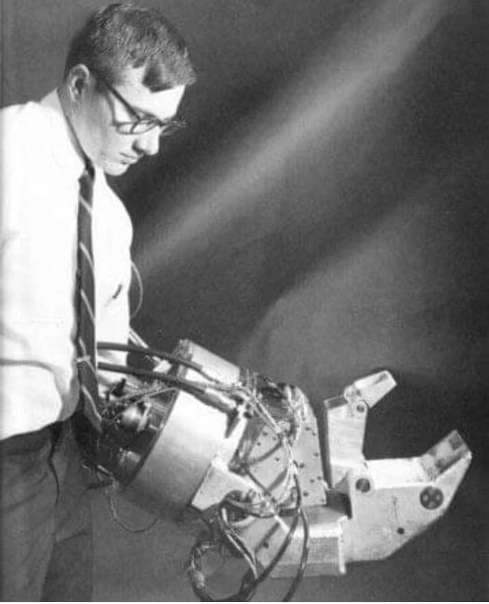 The Atomic Claw - 9GAG