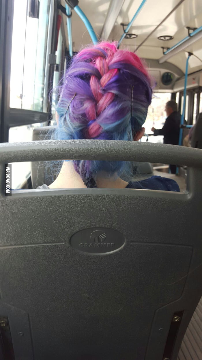 The girl in front of me on the bus has awesome hair! - 9GAG