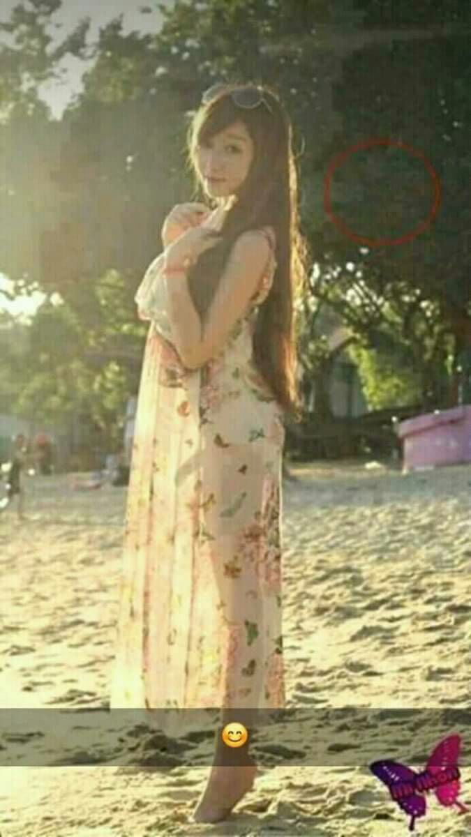 Just watch the red circle - 9GAG