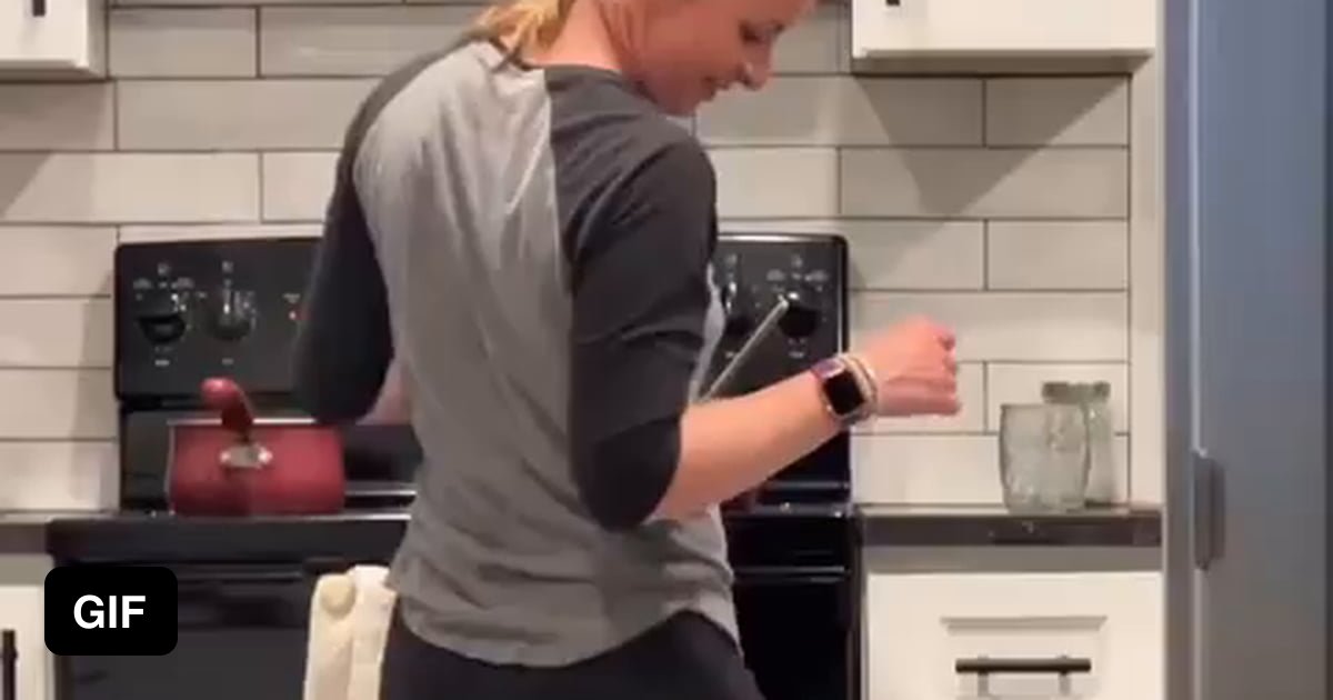 Phoebe always has to be close to her human - 9GAG