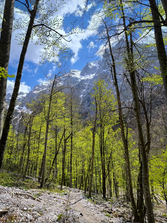 I'm in Slovenia, my dudes, taking this beautiful mountain path - 9GAG