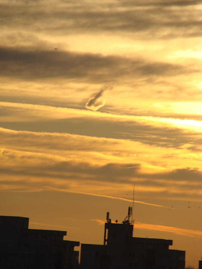 Strange cloud form - 9GAG
