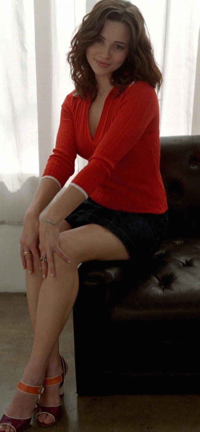 A look back at Linda Cardellini in 2000. - 9GAG