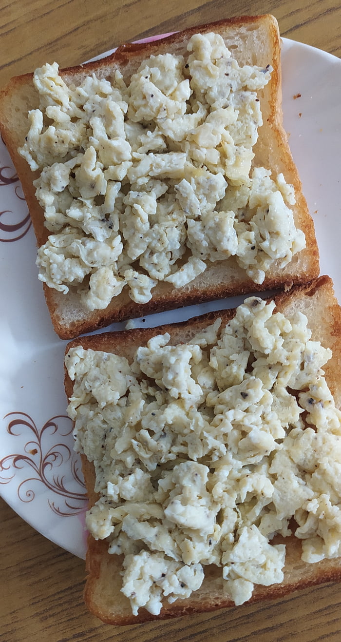Can never go wrong with some eggs and toast! - 9GAG