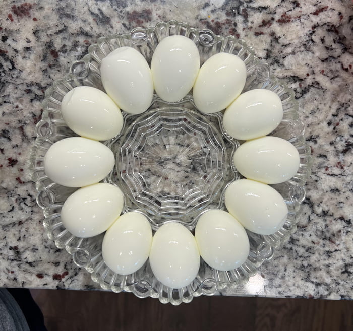 Perfectly peeled boiled eggs - 9GAG