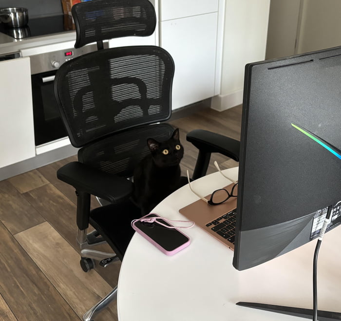 Software engineer affected by the layoffs - 9GAG