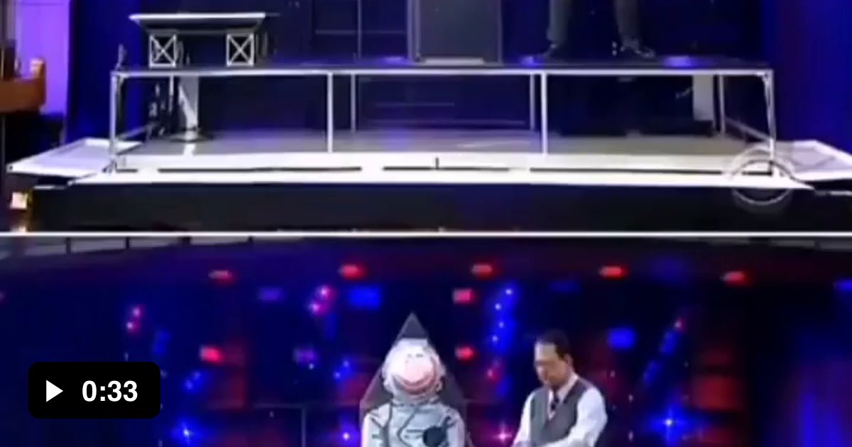 Behind the scene of a magic trick - 9GAG