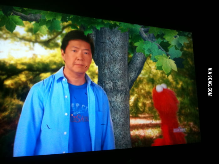 That awkward confusion when you see Mr. Chow with Elmo - 9GAG