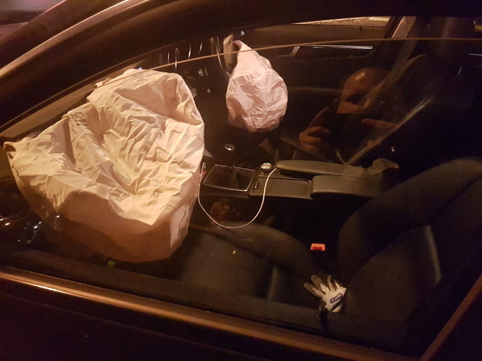 Mercedes C class 10mph crash set off airbags - 9GAG