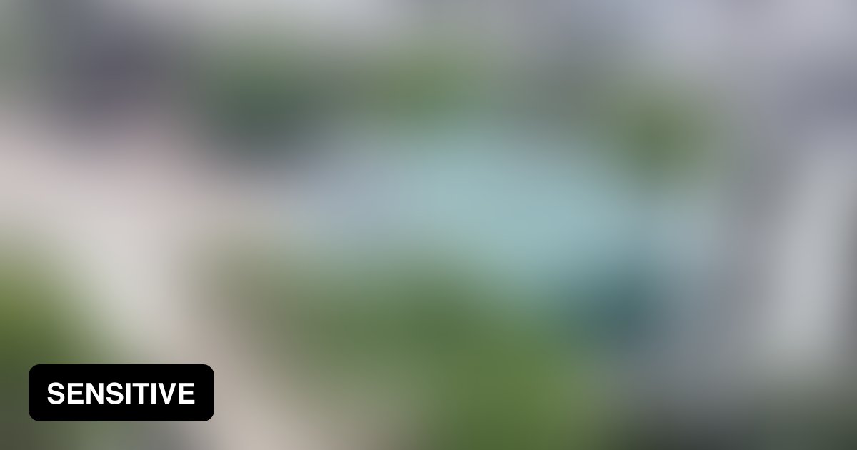 The outdoor unit of the air conditioner exploded - 9GAG