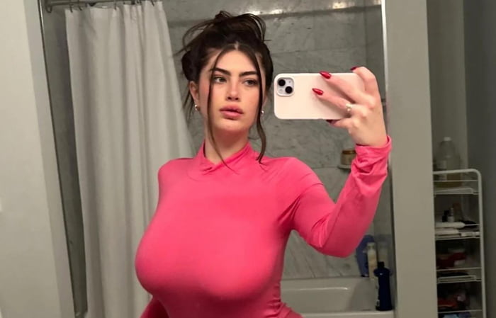 Tight in pink - 9GAG