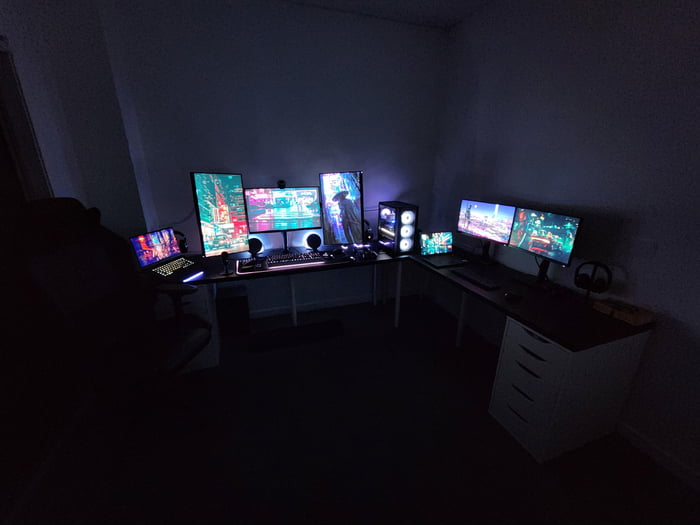 Now an L-shaped work/play setup, personalization suggestions? - 9GAG