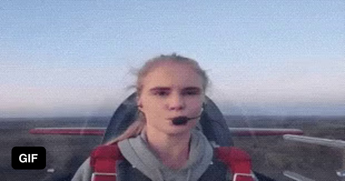 Finally, a girl using the selfie cam properly. Bravo madam. - 9GAG