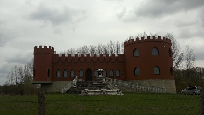 Illegal Roma Castle near Poznań - 9GAG