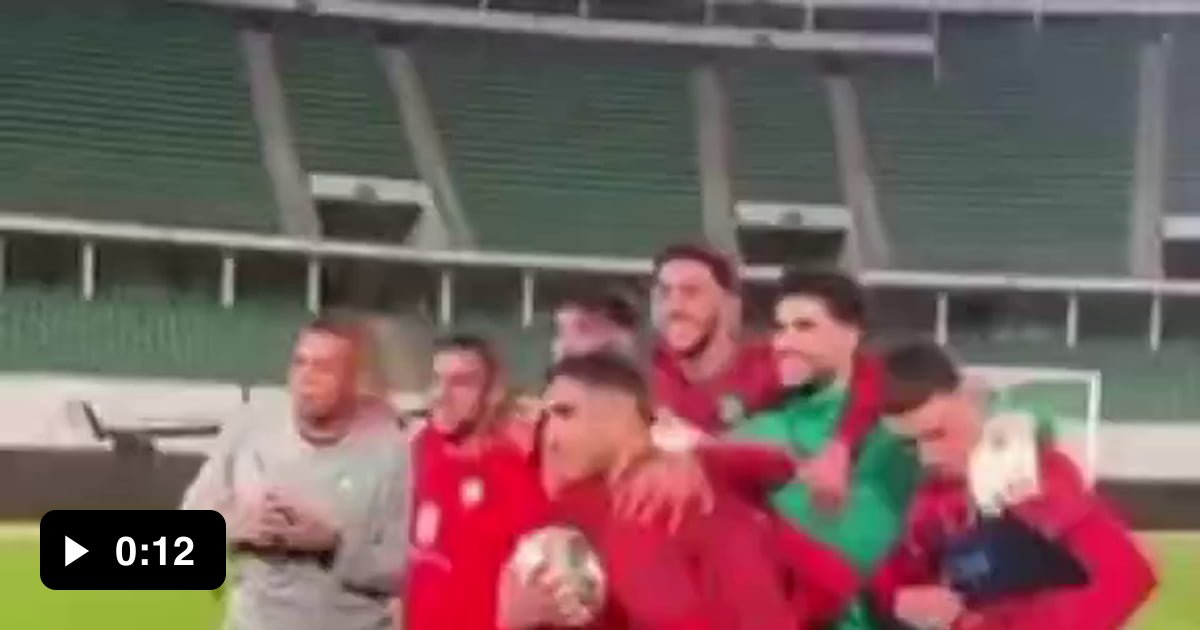 Can you take a picture of us, dude? - 9GAG