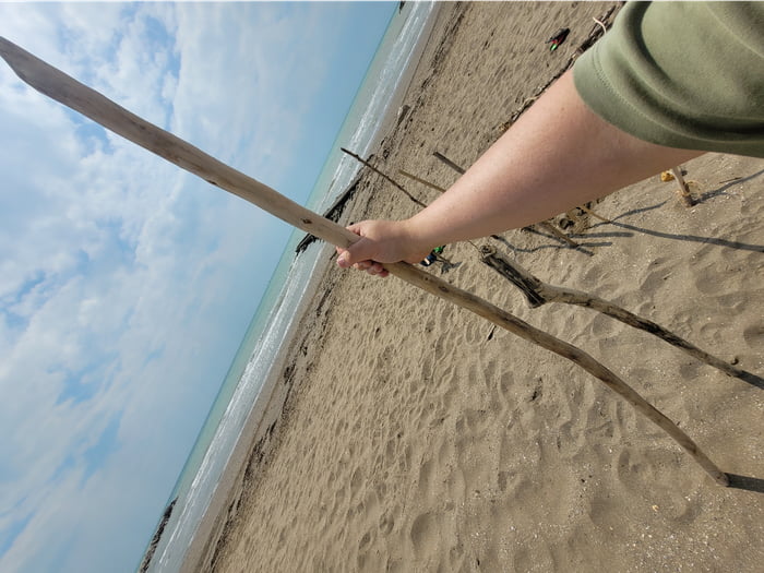 Long stick, short stick, dry stick, shore stick - 9GAG