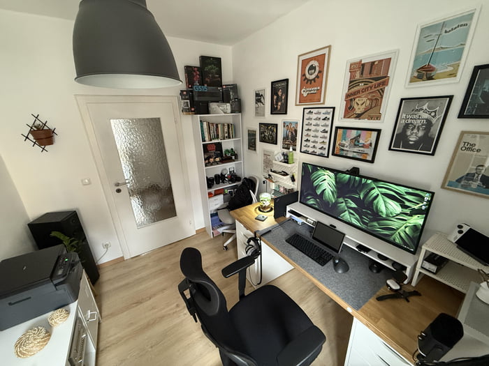 Room setup - 9GAG