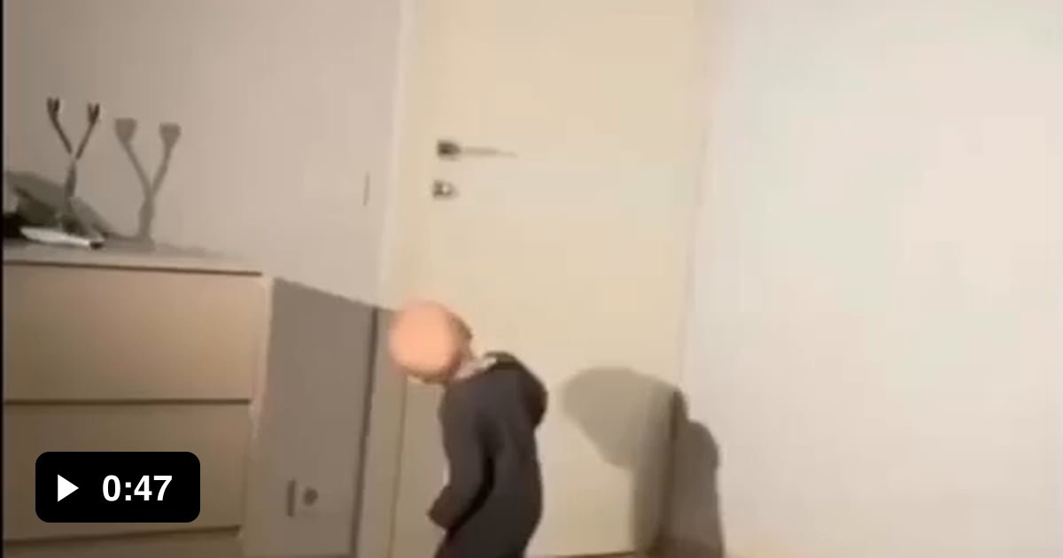 A toddler discovering their shadow. - 9GAG