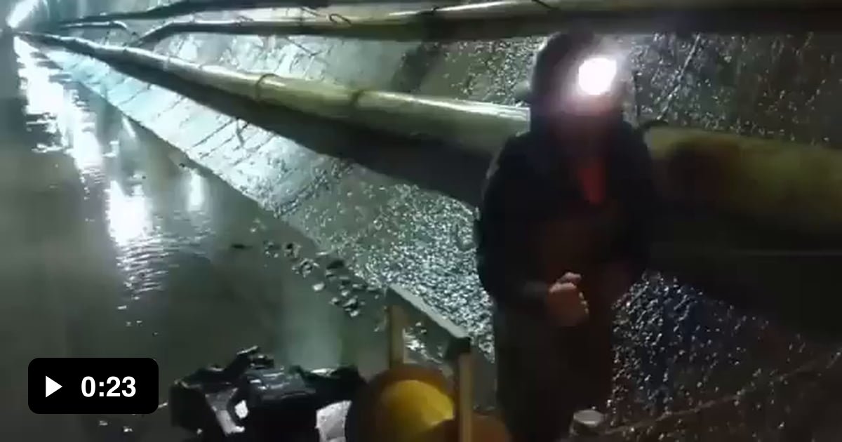 The series of shockwaves from this explosion in a tunnel - 9GAG