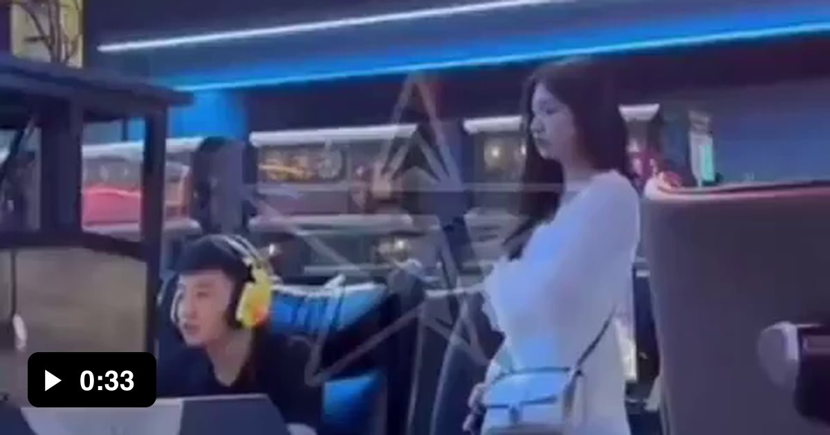 Online Game & Girlfriend - Dual Battle - 9GAG