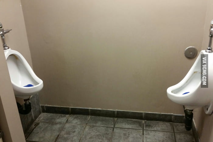 This is how urnals should always be done. - 9GAG