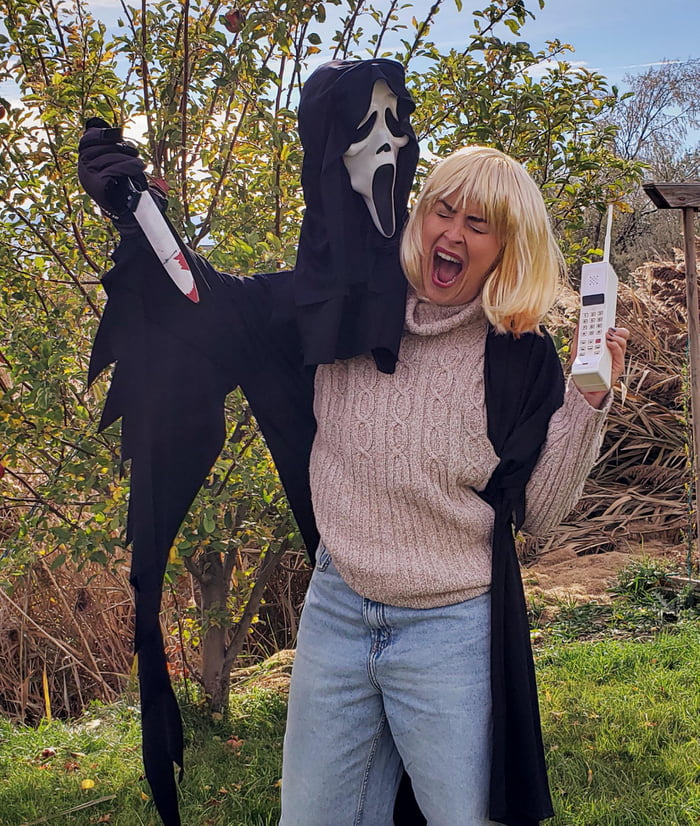 "Whats your favorite scary movie?" #caseybecker #ghostface #scream - 9GAG