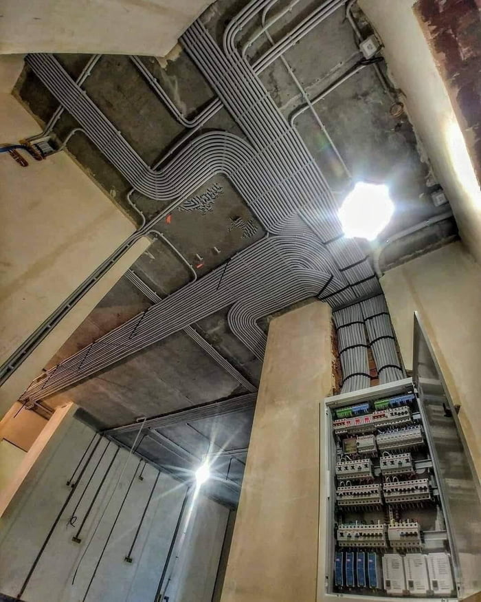 Elite cable management - 9GAG