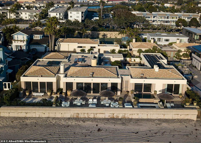 Bill Gates has just purchased this 43 million dollar, beachfront home ...