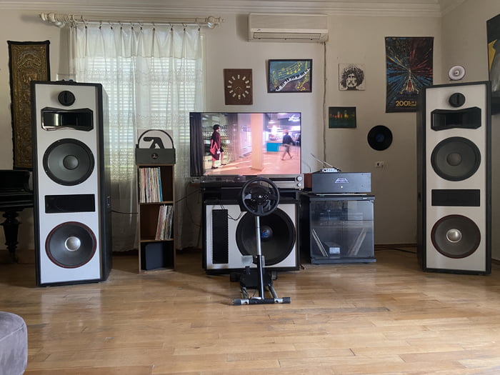 How’s my setup you lovely bastards - 9GAG