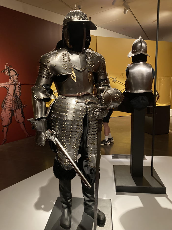Armor of a gunslinger in the 1600s - 9GAG