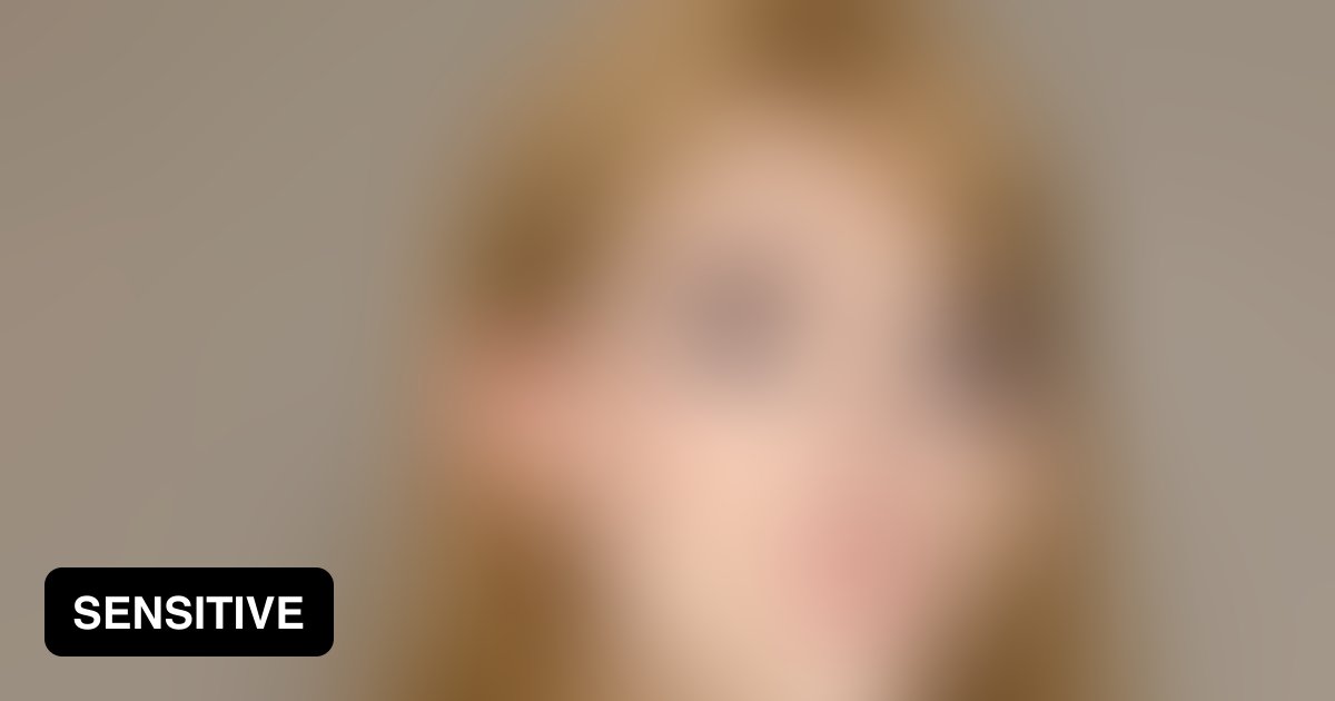 Kayla Erin in renaissance-Esque clothing - 9GAG