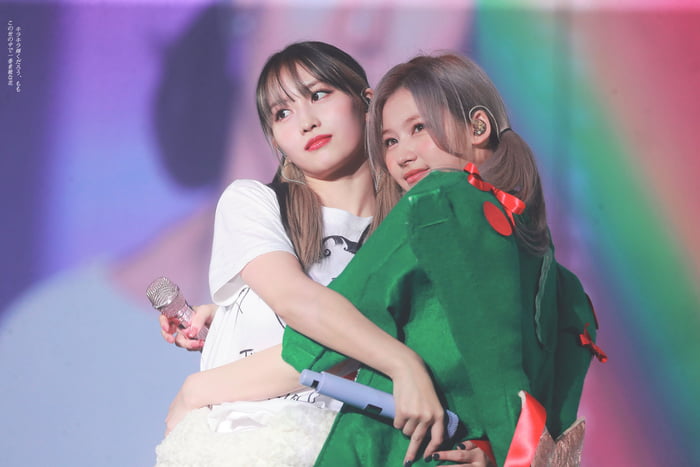 Momo and her Sana! - 9GAG