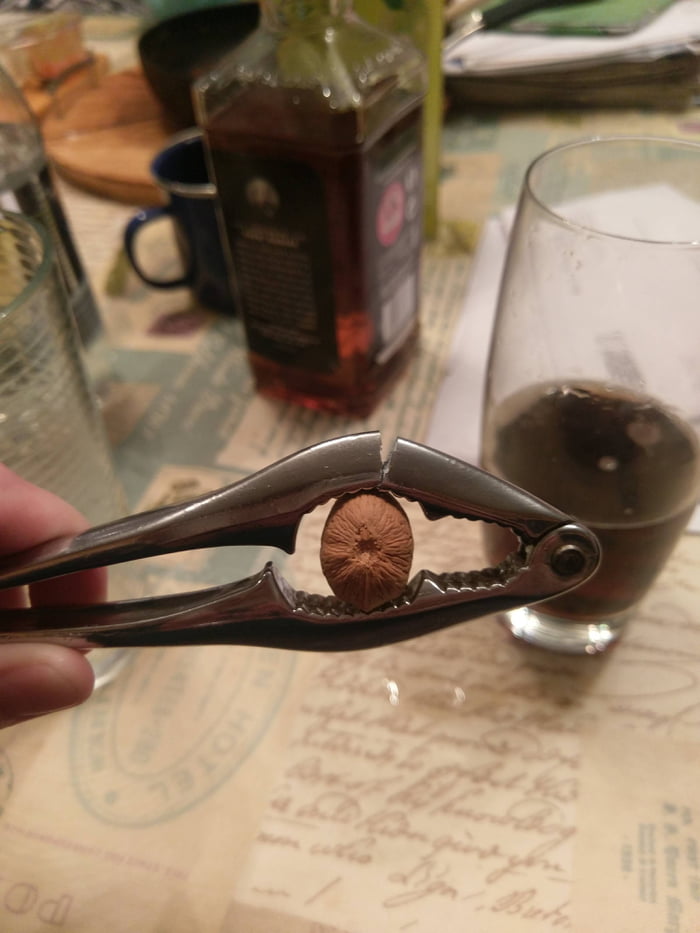 I cracked a nutcracker with a nut - 9GAG