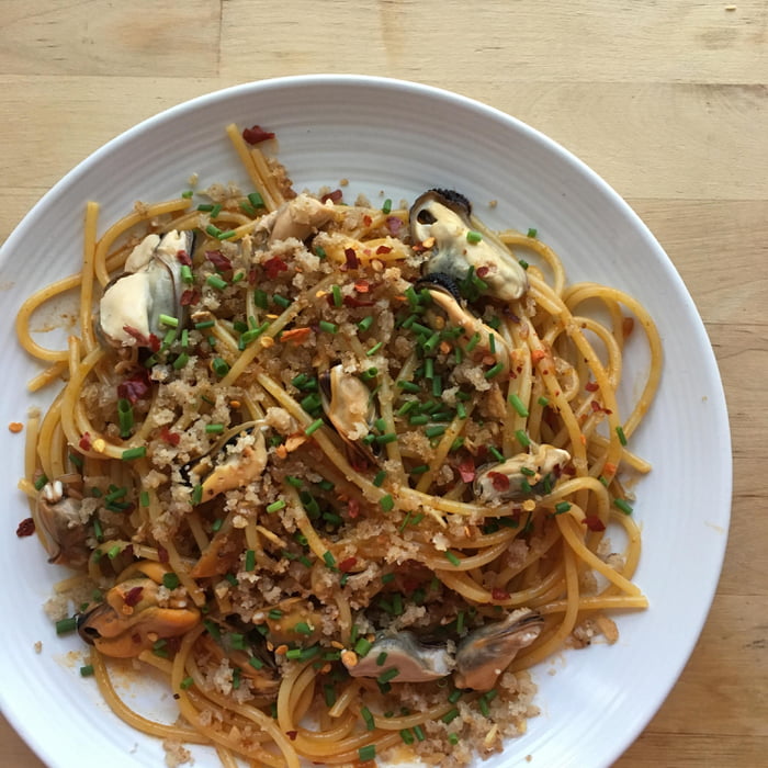 Bucatini with mussels and bone marrow sofrito - 9GAG