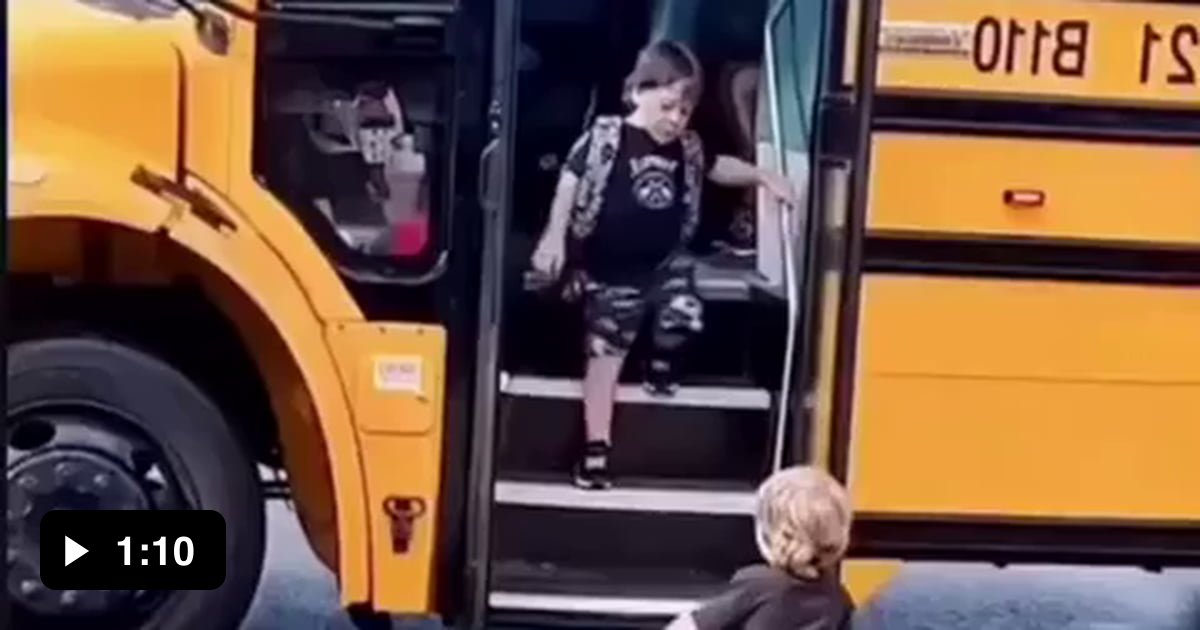 Big brothers and sisters coming home. - 9GAG