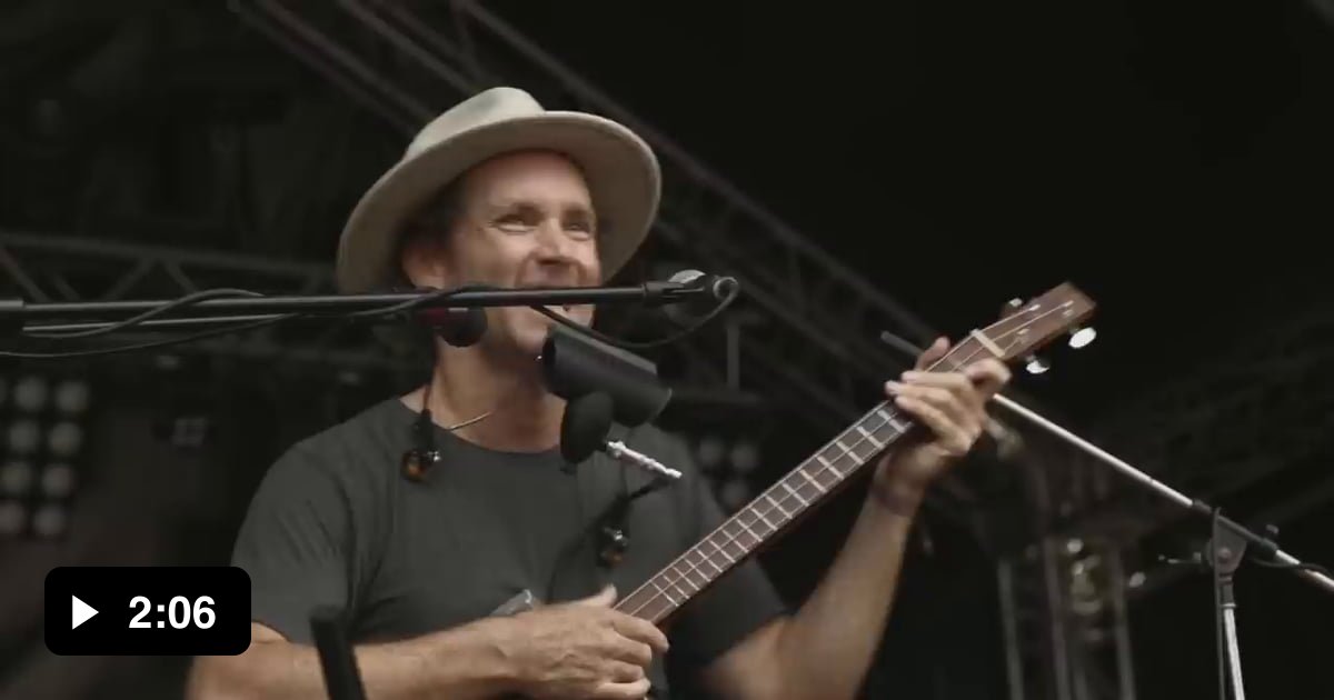 One man band - Juzzie Smith (2:06) - 9GAG