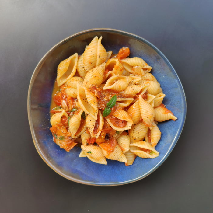 Conchiglie with roasted tomato sauce - 9GAG