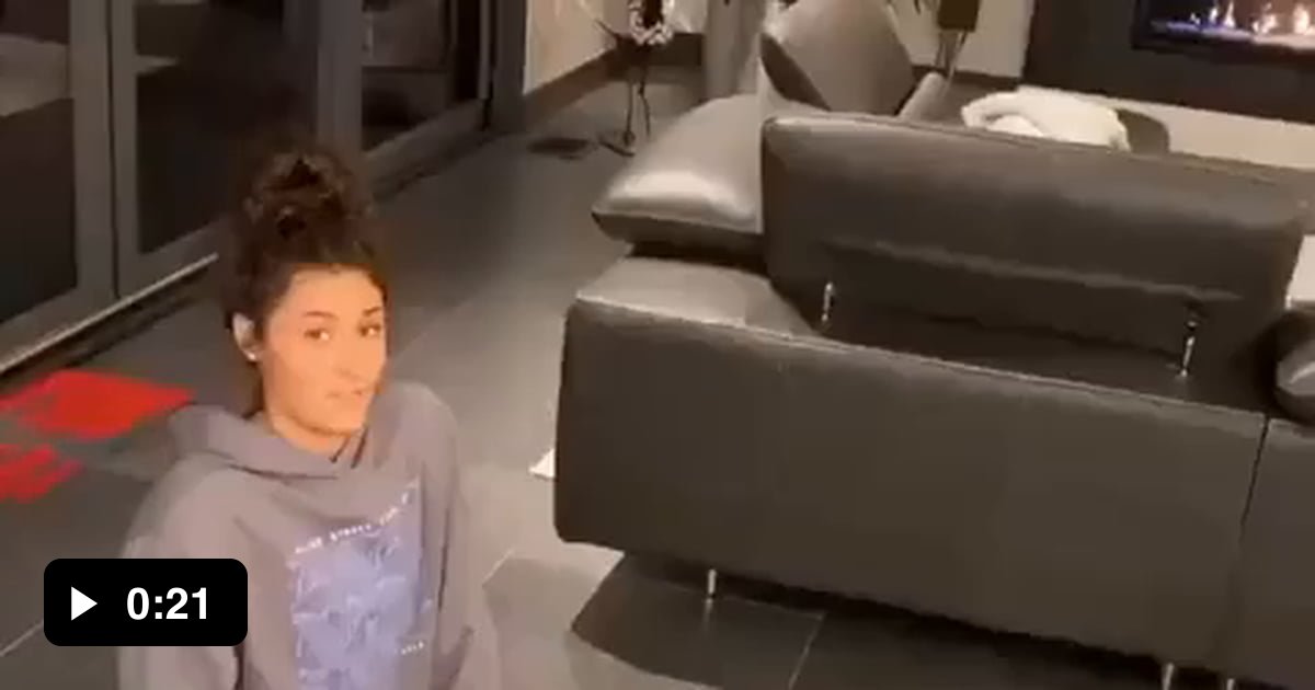 Girl showcase her flexibility. - 9GAG