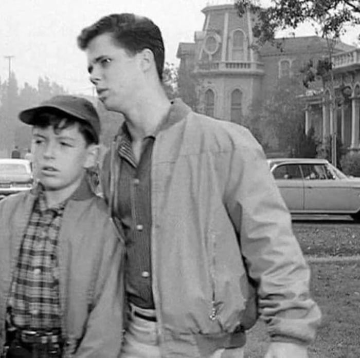 Wally and the Beav lived two doors down from the Munsters. - 9GAG