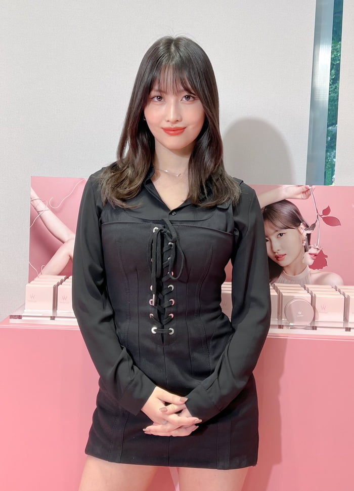 Momo - 9GAG