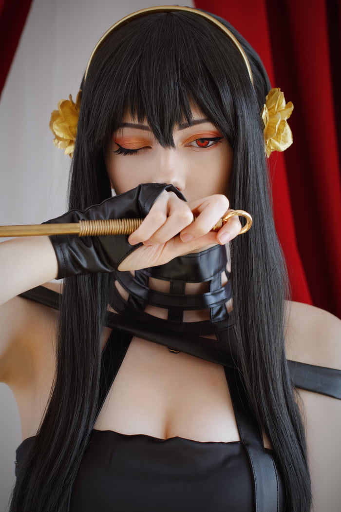 Yor Forger cosplay from Spy x Family by Sanny_Cosplay - 9GAG