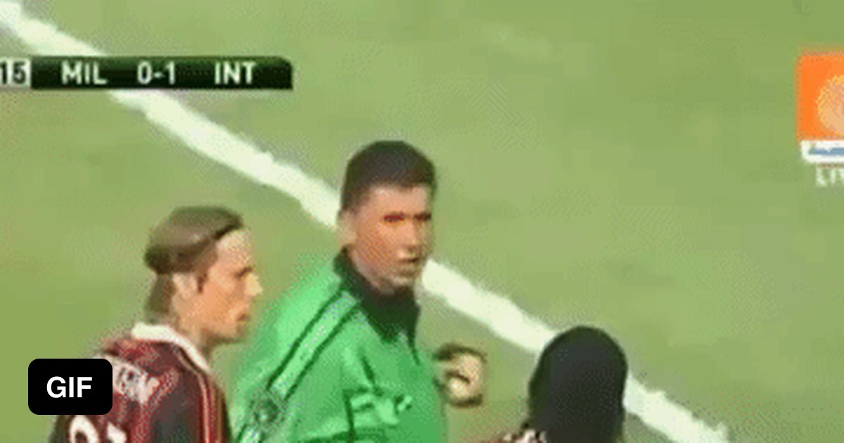 Red card: Pants - Yellow card: Shirt - 9GAG