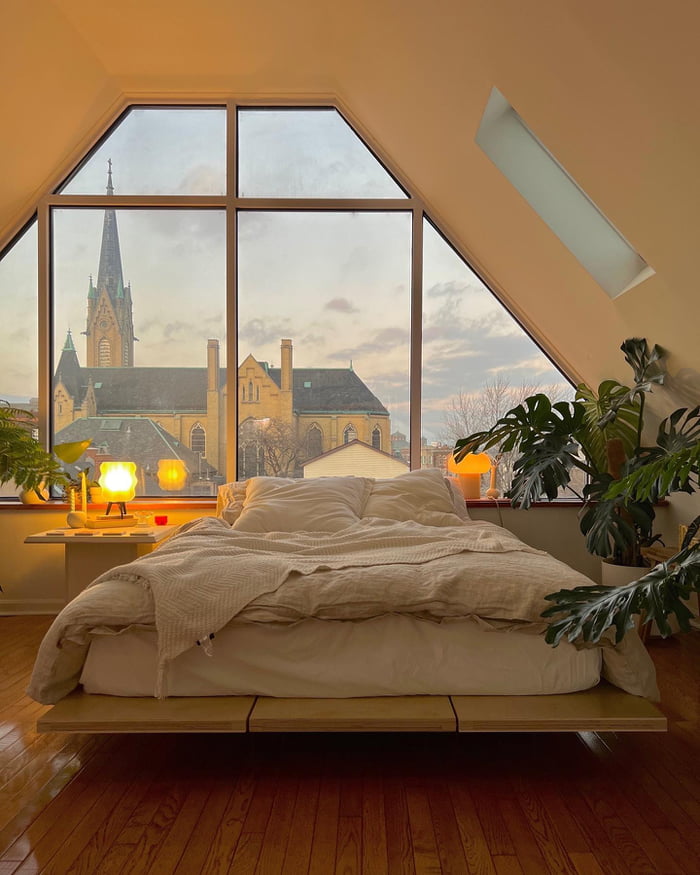 Attic bedroom with a view, Bridgeport, South Side, Chicago - 9GAG