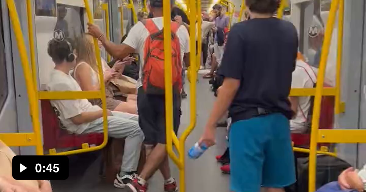 The Italian sang in the Warsaw subway today. So many thoughts and observations. - 9GAG