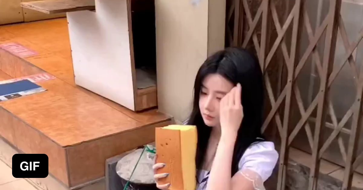 Nom nom with kitty - 9GAG