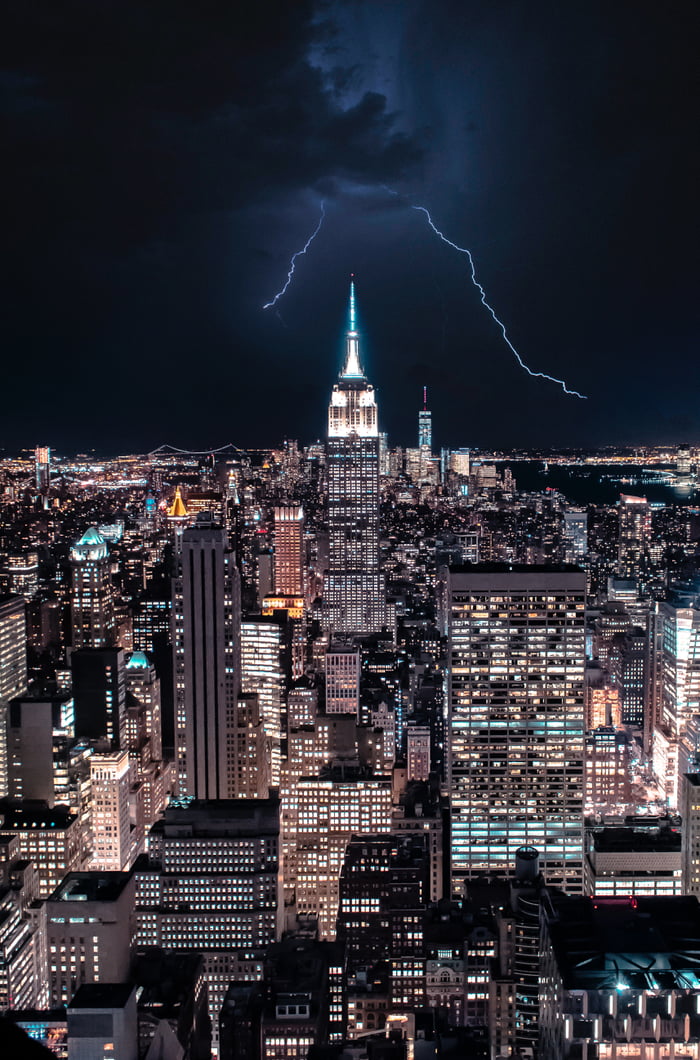 Empire State Building under Thunder Clouds - 9GAG