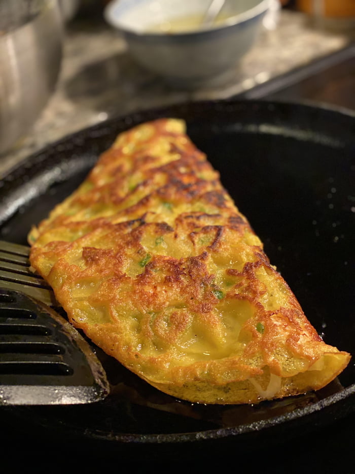 Banh Xeo - Vietnamese Crispy Crepe stuffed with Meat and Veggies - 9GAG